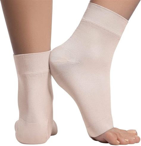 How To Use Compression Socks For Swollen Feet At Malcolm Mattingly Blog