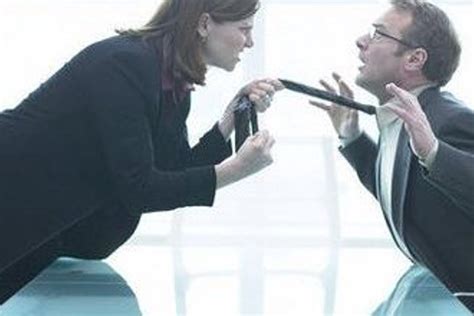 Офисные войны мужчины против женщин Бублик