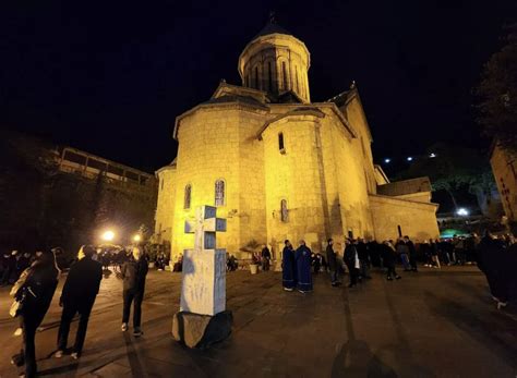 ქრისტიანები აღდგომას დღესასწაულობენ Bpn Ge