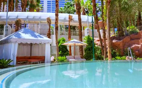Top 5 Las Vegas Hotel Pools With Cabanas Vip Service And Poolside Luxury