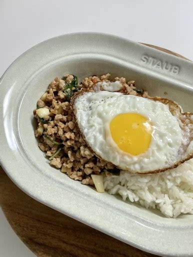 태국 요리 팟끄라파오무쌉 만들기 돼지고기 바질 볶음밥