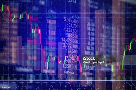 캔 들 스틱 그래프 차트 강세 또는 약 세 지점 증권 거래소 또는 증권 거래소 무역 투자 개념의 가격의 동향 추세를 위아래로 보여주는 표시기의 이중 노출 0명에 대한 스톡