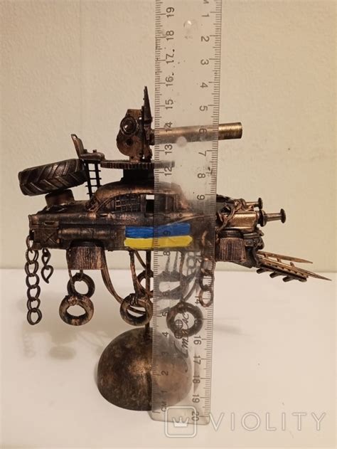 Патріотична статуетка бандерамобіль Violity