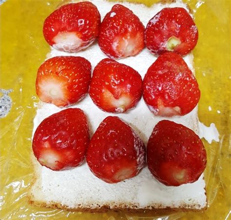 생크림 딸기 샌드위치