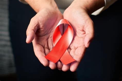 La Cinta Roja De La Aid Es Un S Mbolo De La Lucha Contra El Vih El Sida Y El C Ncer Foto Premium