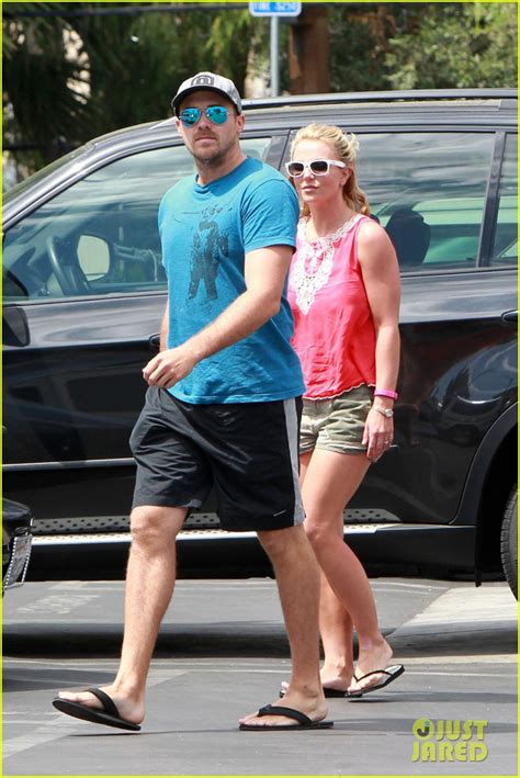 Photo Holland Roden Recreates Britney Spears Slave U Performance