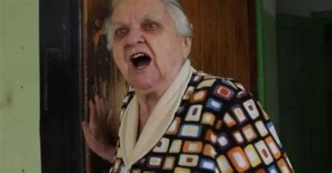 Майка ми постави семейството ми зад вратата на апартамента ни Приятелите на съпруга ми ни