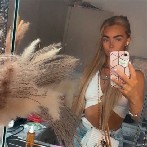 Ellie Mai 💋 Elliethommps21 Snapchat Stories Spotlight And Lenses