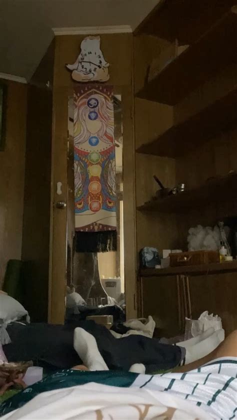 初期創業真的謝謝身旁貴人 試作新品花了三天 昨天做了18h只成功三分之一 通宵到早上九點 朋友陪我一起在店裡休息一小時 準備等等一起上班🥹🥹🥹