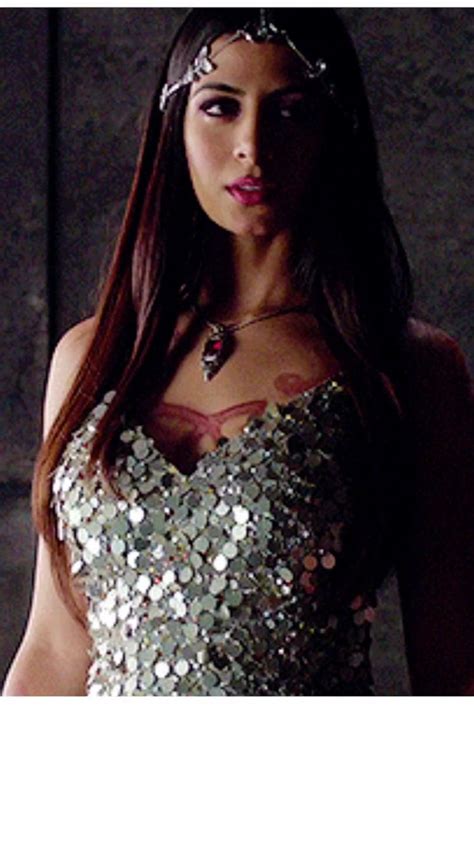 Sizzy Isabelle Lightwood Emeraude Toubia Desi Beauty