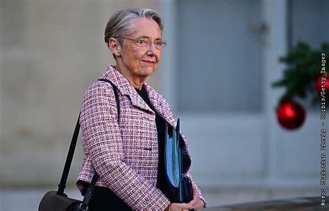 Две трети жителей Франции высказались за отставку премьера