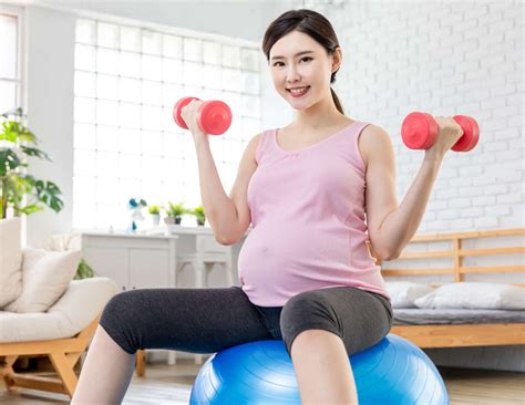 The Best Pregnancy Ball Exercises For Pelvic Pain