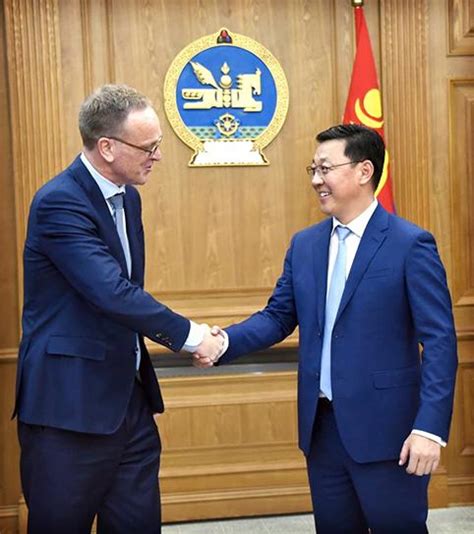 Ерөнхий сайд Ж Эрдэнэбат дэлхийн банкны Монгол Улс хариуцсан захирал