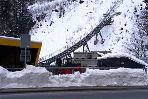 스키 리조트 Stoos에 푸니 쿨라케이블의 역 0명에 대한 스톡 사진 및 기타 이미지 0명 가파른 강철 Istock