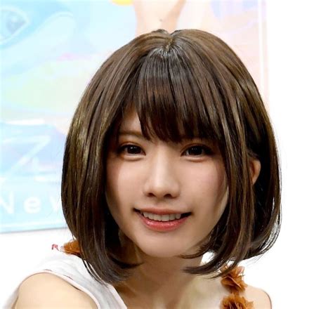 えなこ「服着てって言われるから着ました」穴あき大胆カットにネット｢斬って…じゃないよね｣｢かわいい｣｜よろず〜ニュース