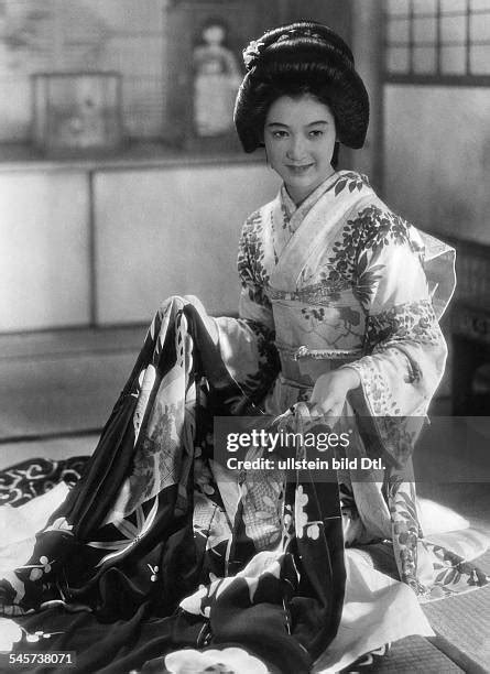 Setsuko Hara Photos And Premium High Res Pictures Getty Images