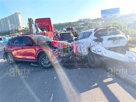 Carambola Y Volcadura En Junípero Serra Deja Tres Hospitalizados