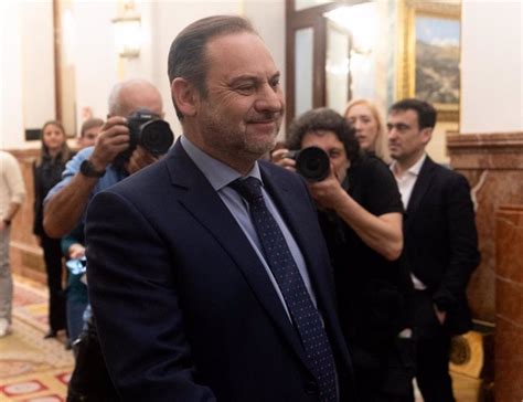 José Luis Ábalos Se Aferra A Su Escaño Y Busca Refugio En El Grupo