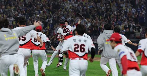 Kia 타이거즈 7년 만에 한국시리즈 정상 복귀 역대 최다 우승 조선비즈