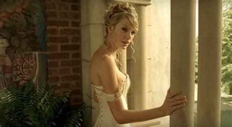 Descubre los Peinados Más Icónicos de Taylor Swift y Cómo Recrear su Estilo