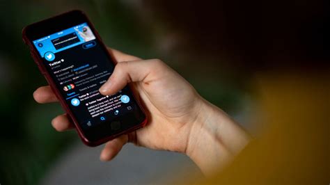 Twitter Ios App Now Lets Users Swipe Between Reverse Chronological And Algorithm Timeline Mashable