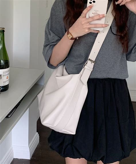 데일리 길이 조절 큰 사이즈 메신저 호보백 숄더백 크로스백 가방 블랙 옐로우 아이보리