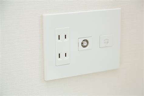 エアコンコンセントの選び方。200vと100vの違い 独立開業コラム