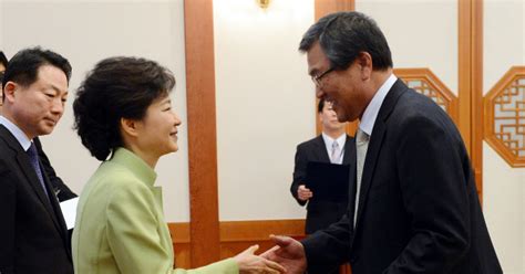 [경향포토]임명장 받는 최문기 미래창조과학부 장관