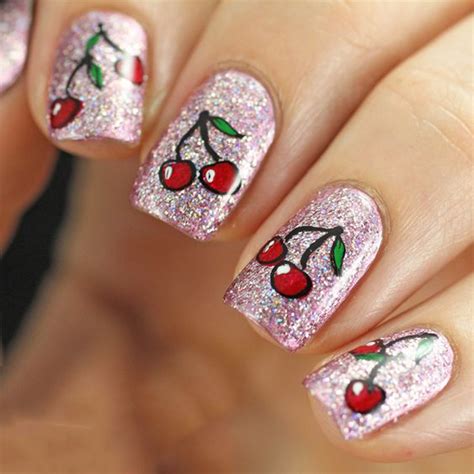 ۳۵ طرح ناخن آلبالویی برای اونایی که میخوان خاص باشن ماگرتا