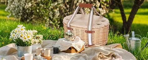 Zettfuly Picnic Basket Set For 4 Wicker Insulated Picnic