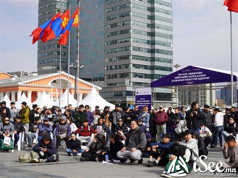 ФОТО Ерөнхий сайд Л Оюун Эрдэнийг огцрохыг шаардсан иргэдийн жагсаал Сүхбаатарын талбайд