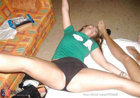 Voyeur Upskirt No Panties Oops