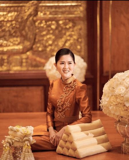 ភរិយាមន្ត្រីល្បី២រូប ជាអ្នកដឹកដៃកូនក្រមុំ ថ្ងៃមង្គលចៅស្រីទាំង២របស់ ឯកឧត្តម ជា សុផារ៉ា