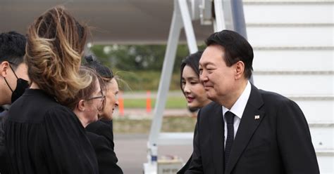 윤석열 대통령 런던 도착 영국 여왕 장례식 참석 조문 외교 돌입 [뉴시스pic]