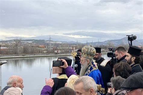 Два пъти хвърли кръста в Кърджали Пловдивският митрополит Николай