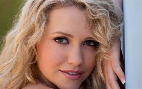 Mia Malkova La Maestra De Yoga Más Sexy Del Mundo El Hit Guate Radio