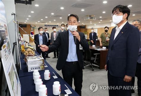 강원농업기술원 방문한 조재호 농촌진흥청장 연합뉴스