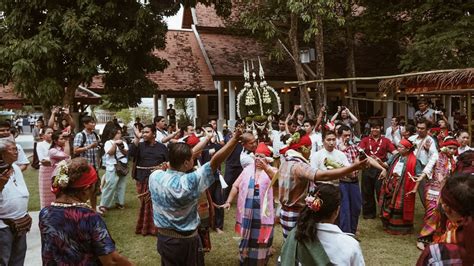 ฟ้อนผี ศรัทธาและความเชื่อในผีบรรพชน ‘ฟ้อนผีมด ผีเม็ง วลีที่คุ้นหูของคนล้านนา เป็นประเพณีการ