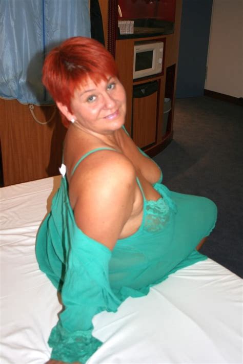 Posing In Green Part 2 27 Pics Xhamster