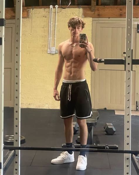 Ktiuts Ace Akers 2024 Guy In Gym Aesthetic Guy At The Gym Aesthetic