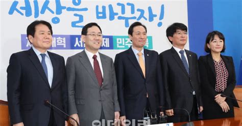 포토 인사 나누는 더불어민주당 개혁신당