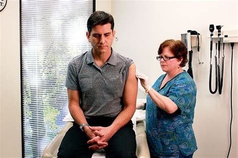 Free Picture Intradermal Influenza Virus Vaccine Male Clinic Patient Patients Shoulder