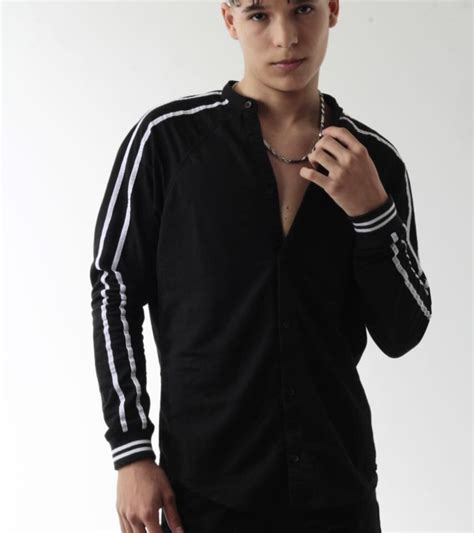 Massimodesantis主播：免费直播性爱表演和聊天 Stripchat