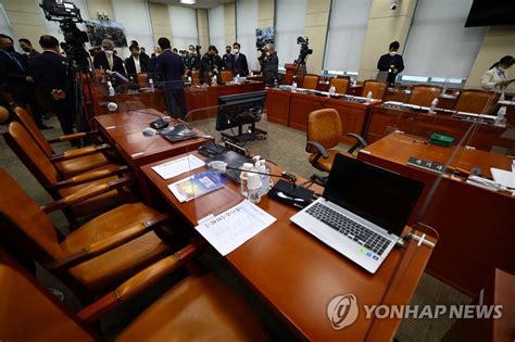 민주당 불참한 국방위 종합국정감사 연합뉴스