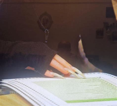 თამარ ასეთი ფრჩხილებით მივდივართ ორშაბათს აქციაზე ქალი კაცი არ ვიცი მე Facebook