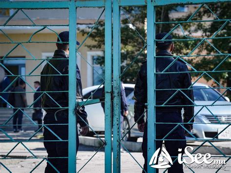 ШУУРХАЙ Сурагчид нь хордсон ЕБ ын 18 дугаар сургуулийн үйл ажиллагааг түр зогсоож байраа