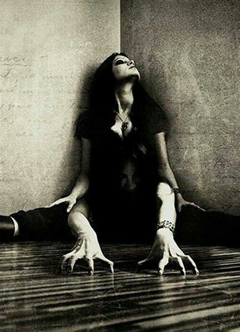 Pin By Zomblue On Weirdness Abounds Creepy Photography Creepy Pictures Horror Photography