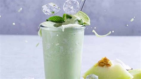 4 طرز تهیه میلک شیک طالبی؛ ساده و خوشمزه مجله اکالا