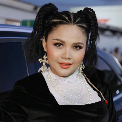 อลังการตั้งแต่ทางเข้า ตั๊กแตน ชลดา สร้างบ้านให้แม่ แค่บิวท์อินก็เกือบ 4 ล้านบาท The Bangkok