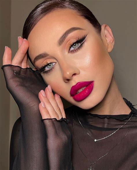 25 Hot Pink Lipstick Ideas Bold Shades And Makeup Looks For Every Occasion